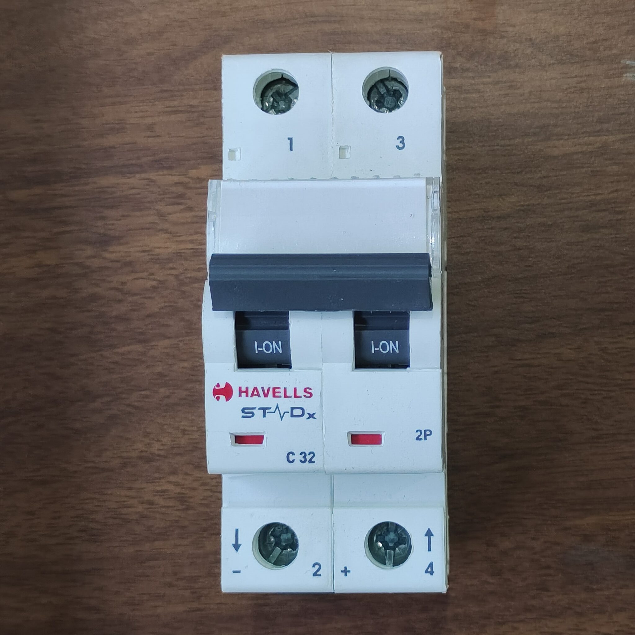 Buy 32A Havells DC MCB 2 Pole 500v at best price in India- Kenbrook Solar